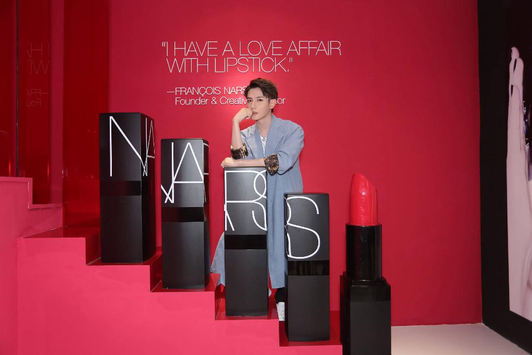 NARS请人站台又上了热搜，这次是张涵予前来“收购”和“查抄” - C2CC传媒