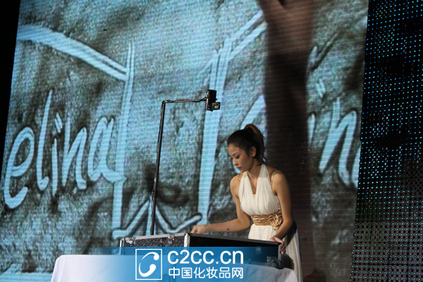 【C2CC直播】依琳娜“凤兮归来”十五周年周年庆典活动 - C2CC传媒