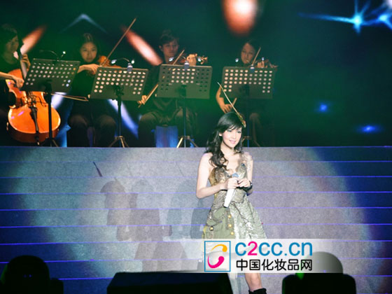 热烈祝贺碧斯周慧敏世界巡回演唱会广州站圆满成功 - C2CC传媒