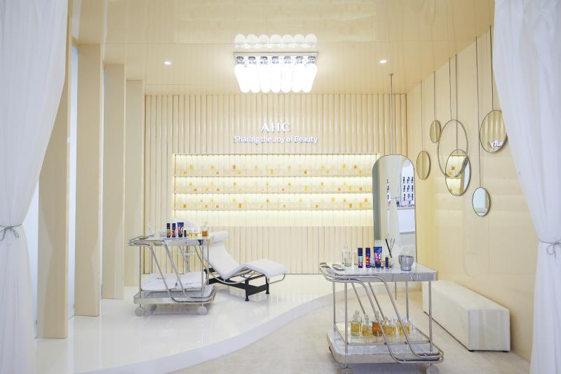 指尖SPA点亮20周年，AHC让美触手可及 - C2CC传媒