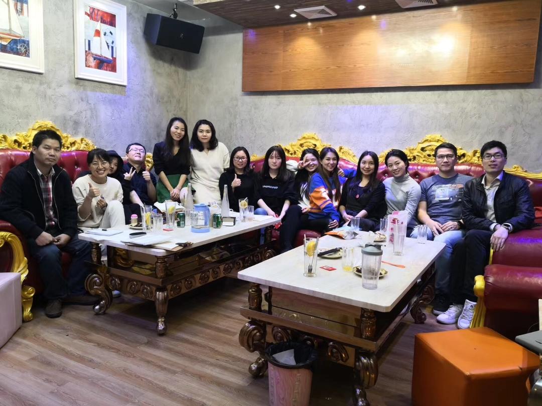 KOL少奶奶：稳定月入60万，她如何让内容变现？|晓霞走市场 - C2CC传媒