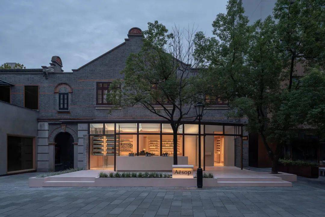 被LVMH/欧莱雅竞购，这个估值135亿的品牌正布局中国线下零售 - C2CC传媒